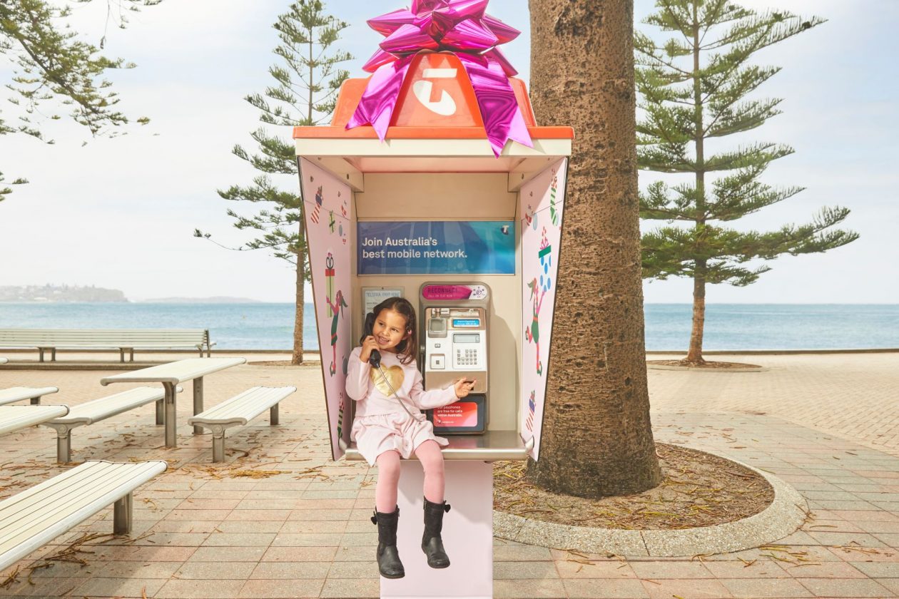 Aussie kids can call Santa free this Christmas from all Telstra ...